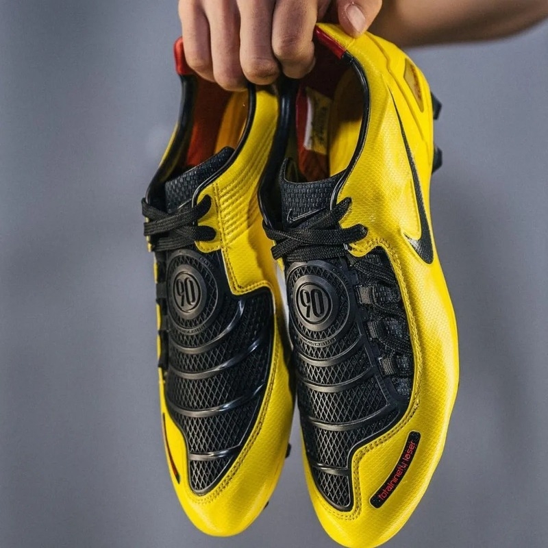 Khám phá dòng giày đá bóng mang tính biểu tượng | Nike Total 90 | Sport9 Việt Nam